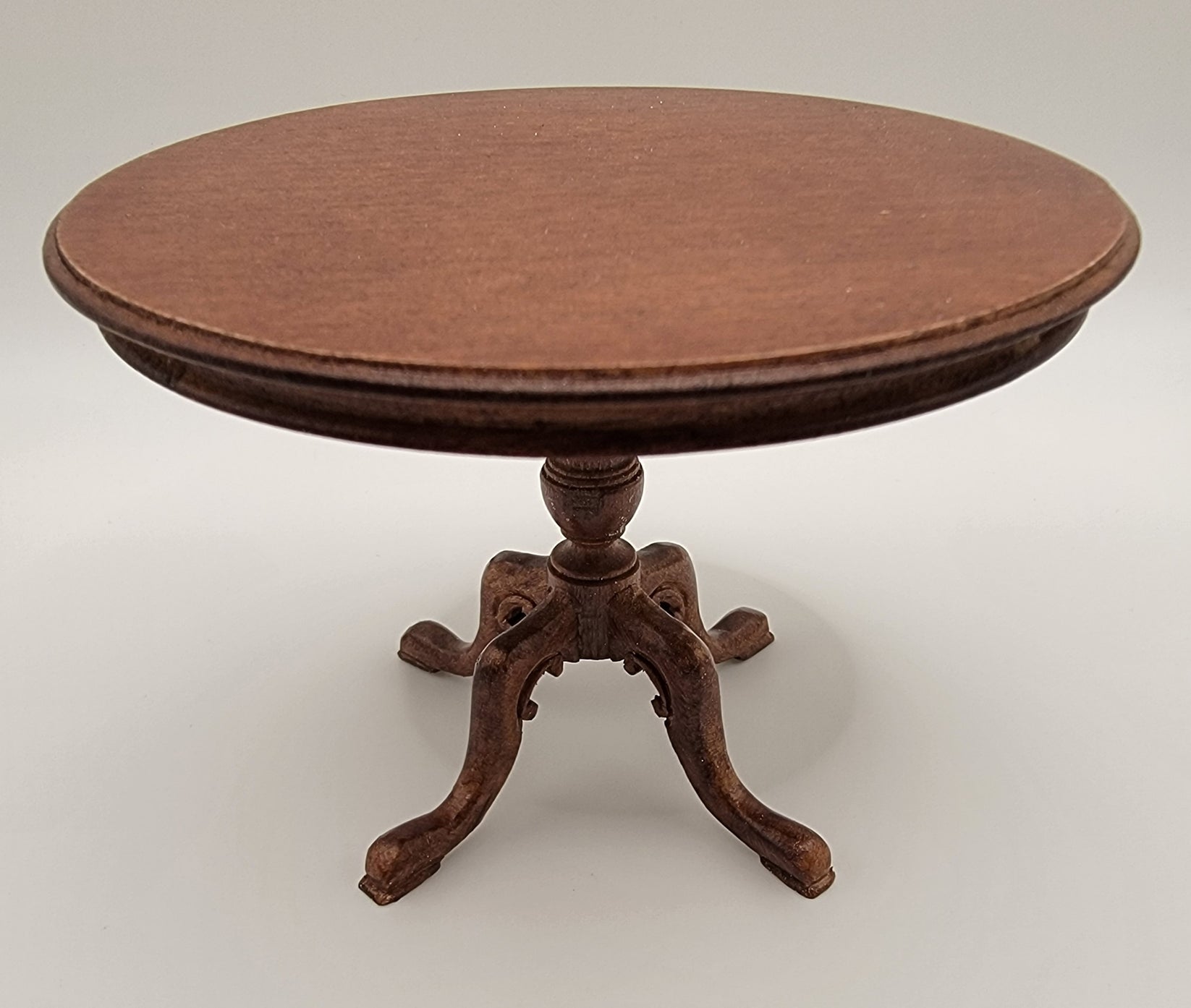 Victorian Round Table, Walnut – Miniature Designs, Inc.