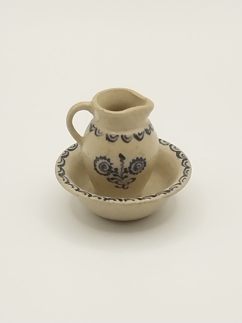 Jane Graber Pottery – Miniature Designs, Inc.