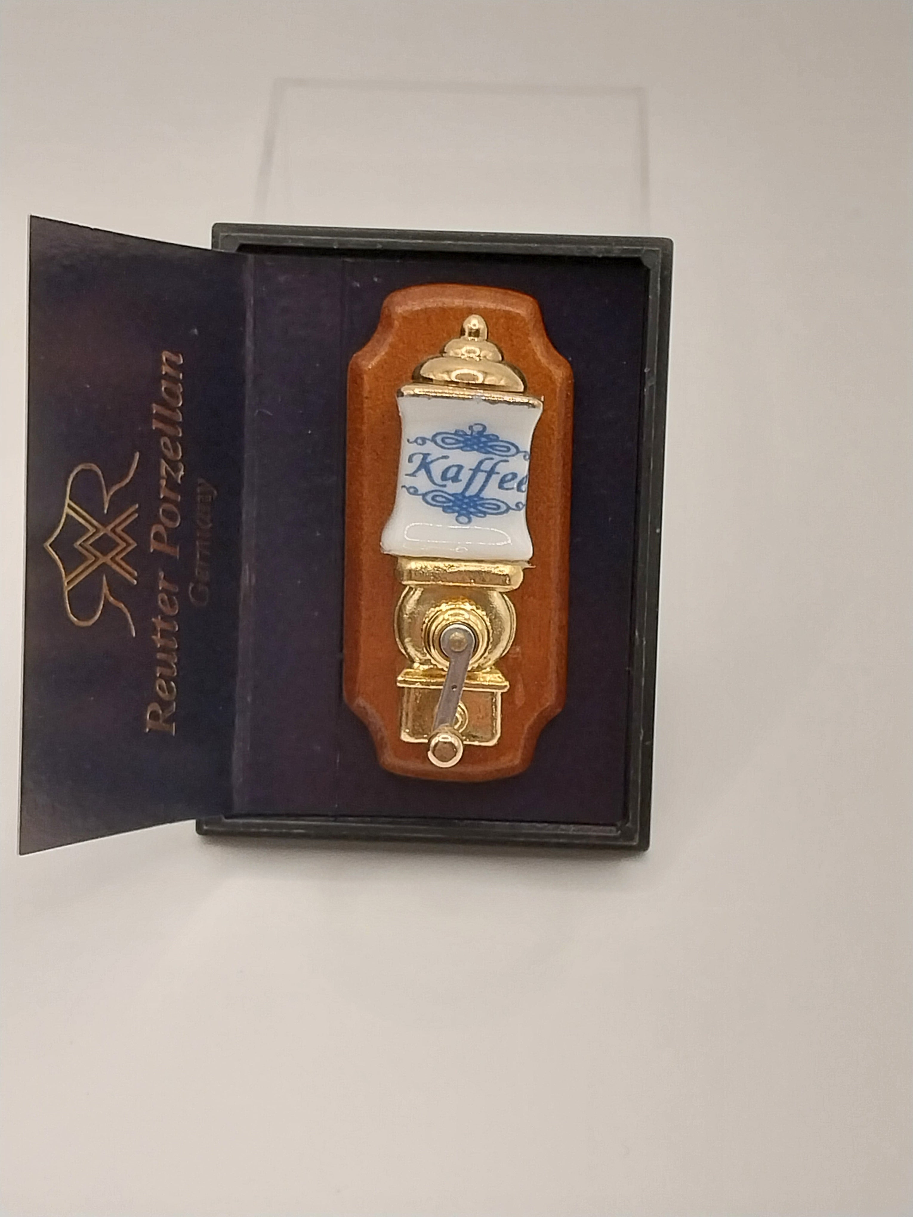 Wall Delft Coffee Grinder, Porcelain – Miniature Designs, Inc.