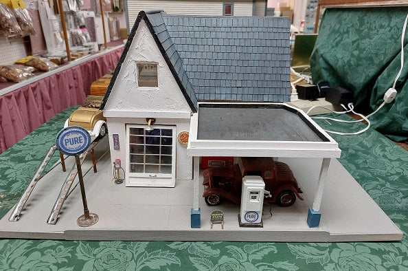 1/2" Scale Vintage Gas Station – Miniature Designs, Inc.