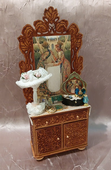 Chest, Decorated, Lisa Engler – Miniature Designs, Inc.